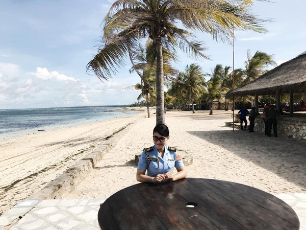 Liburannya Sandhyca Putrie, Si Cantik Ajudan Iriana Jokowi