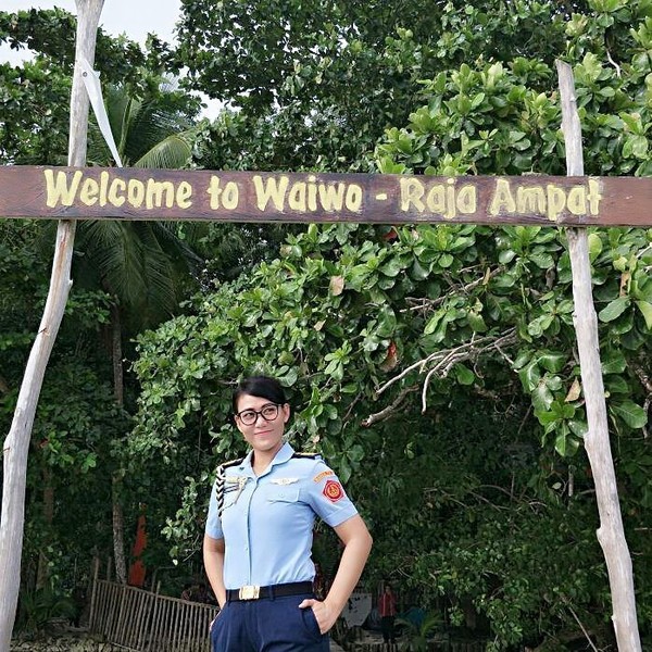 Liburannya Sandhyca Putrie, Si Cantik Ajudan Iriana Jokowi