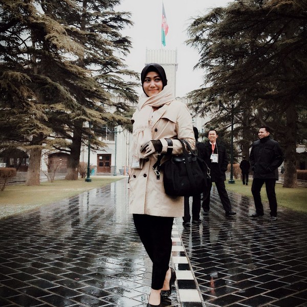 Liburannya Sandhyca Putrie, Si Cantik Ajudan Iriana Jokowi