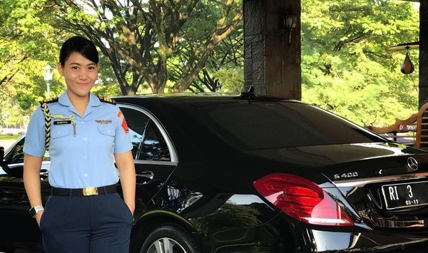 Liburannya Sandhyca Putrie, Si Cantik Ajudan Iriana Jokowi