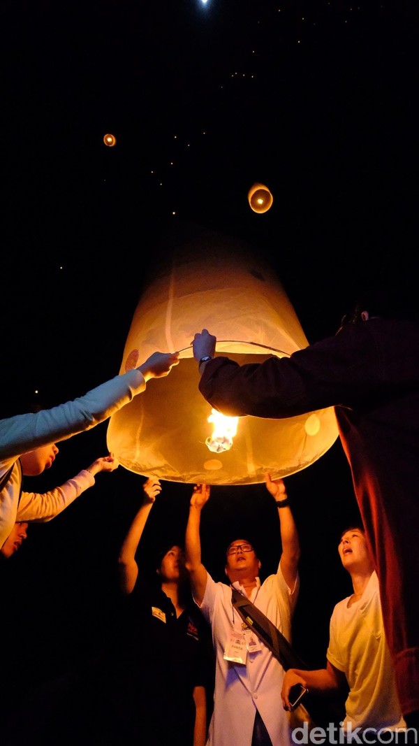 Lampion Waisak Borobudur yang Indah dan Bikin Hati Damai