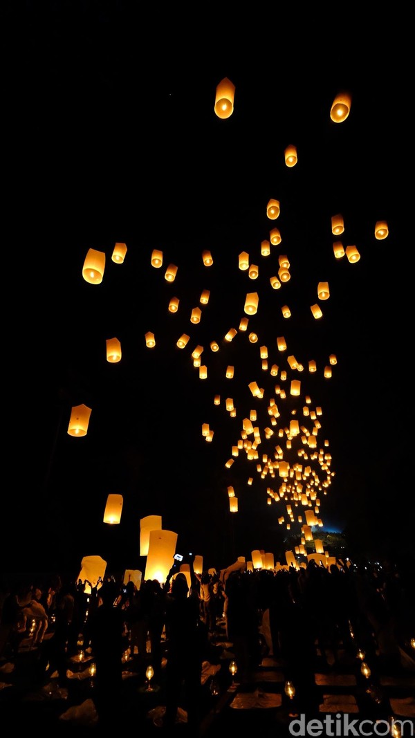 Lampion Waisak Borobudur yang Indah dan Bikin Hati Damai