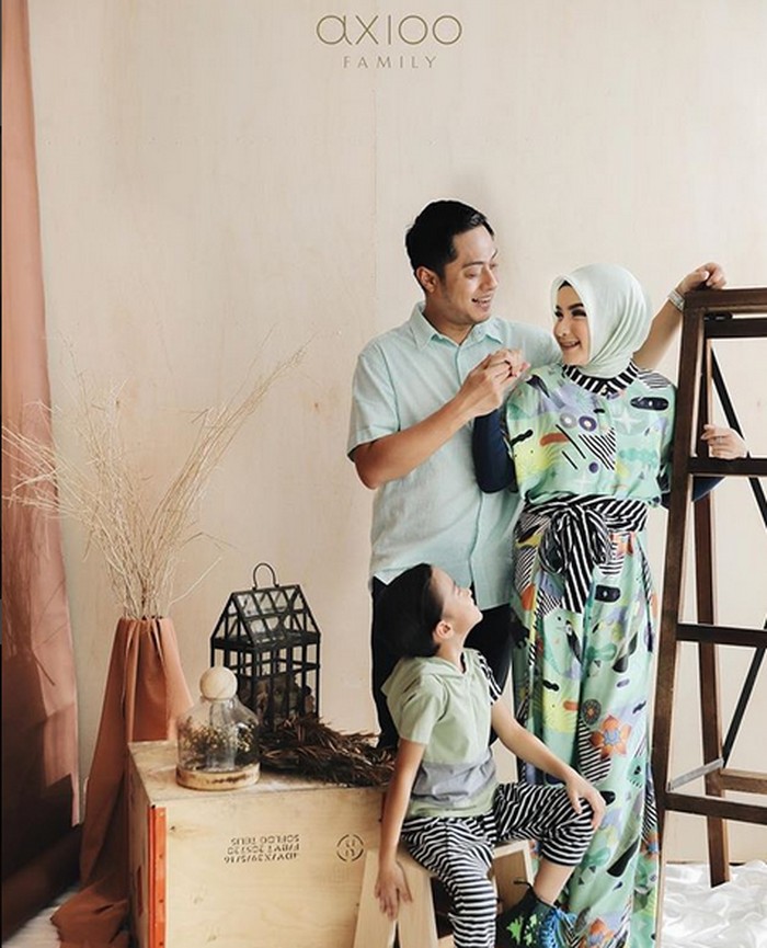 Kompak! Keluarga Ferry Ardiansyah dan Tasya Nur Medina