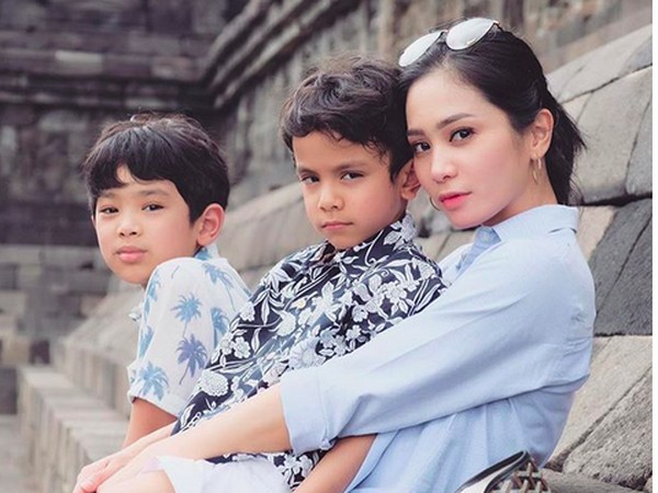 Ken Theeradeth Wonpuapan Family