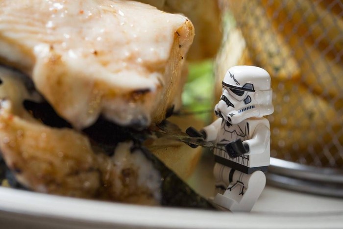 Ini Aksi Keren 'Food Trooper', Prajurit yang Hobi Makan dan Kulineran