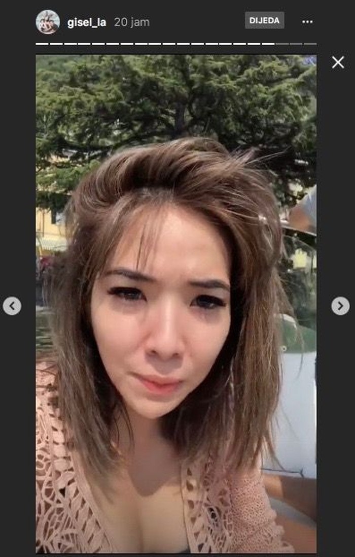 Saat Gisel Pamer Otot Punggung