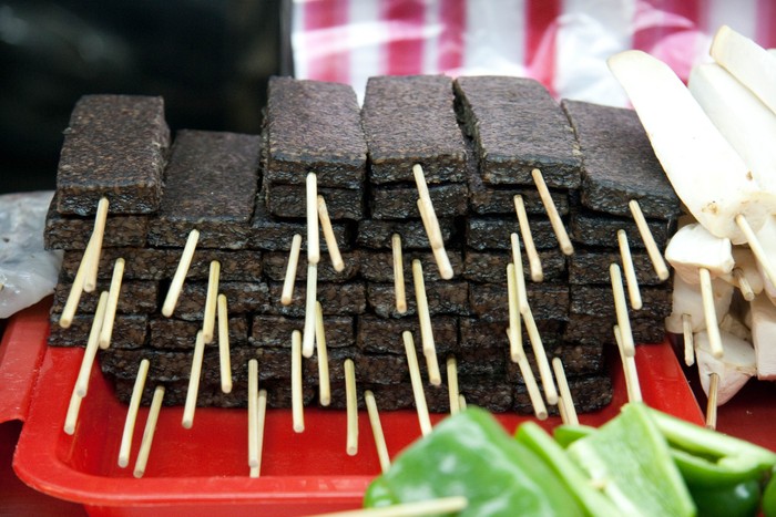 Hii..! 10 Makanan Khas Ini Terbuat dari Campuran Darah Segar Hewan