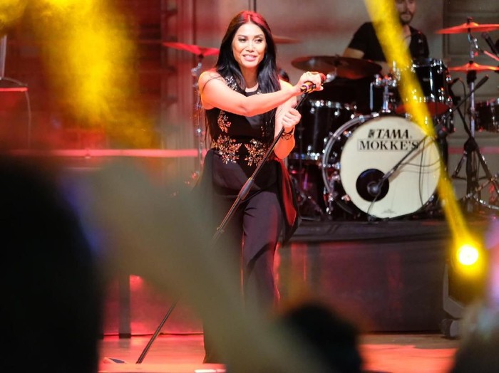 Setelah 7 Tahun Akhirnya Anggun Rilis Lagu Berbahasa Indonesia
