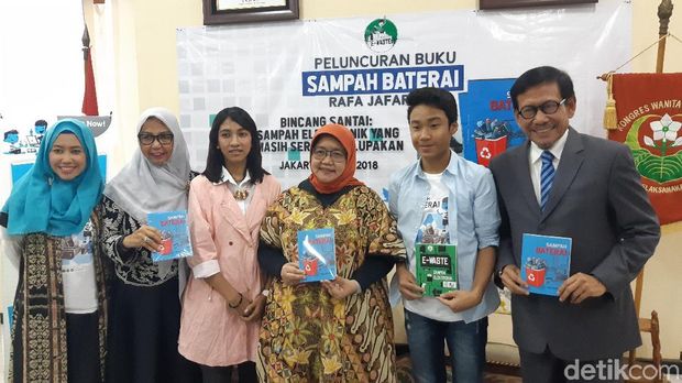 Pemuda Ini Ajak Masyarakat Peduli Sampah Elektronik Pemuda Ini Ajak Masyarakat Peduli Sampah Elektronik