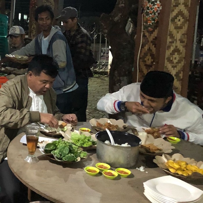 Makan Wedang Ronde dan Goreng Bala-bala, Serunya Kulineran ala Hengky ...