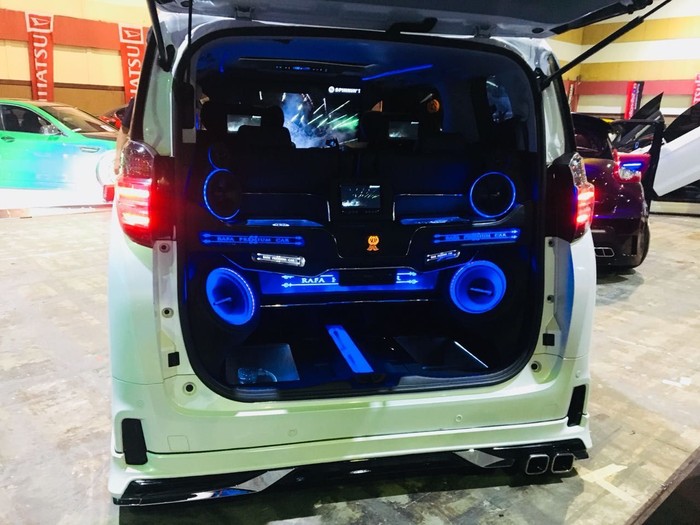 Gokil, Toyota Alphard Vellfire Ini Ceper Abis