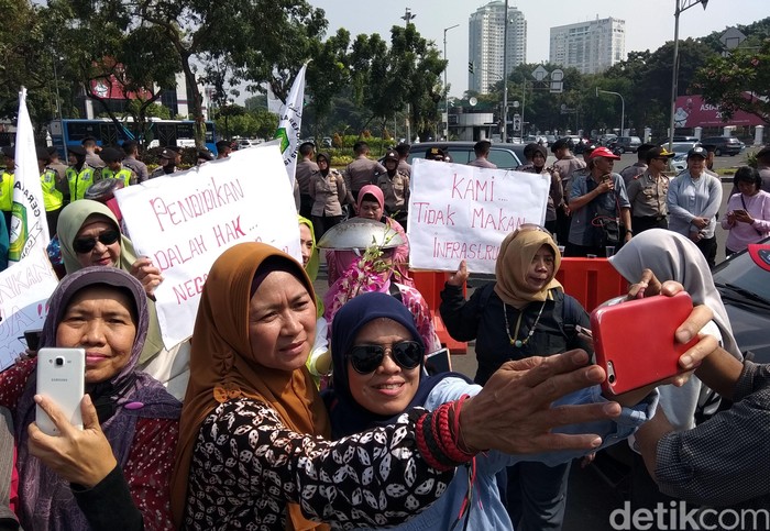 Beragam Tuntutan di Demo 'The Power of Emak-emak' Beragam Tuntutan di Demo 'The Power of Emak-emak'