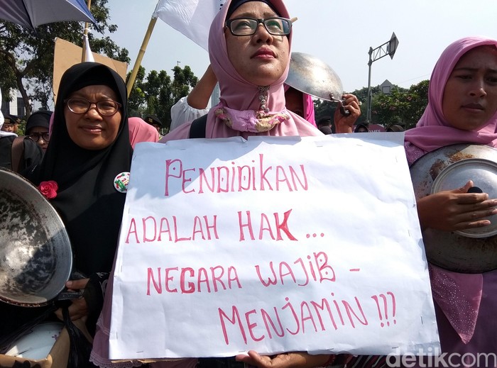 Beragam Tuntutan di Demo 'The Power of Emak-emak' Beragam Tuntutan di Demo 'The Power of Emak-emak'