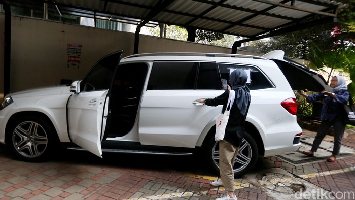 Mercy GL 400 Milik Koruptor Ini Laku Rp 1M