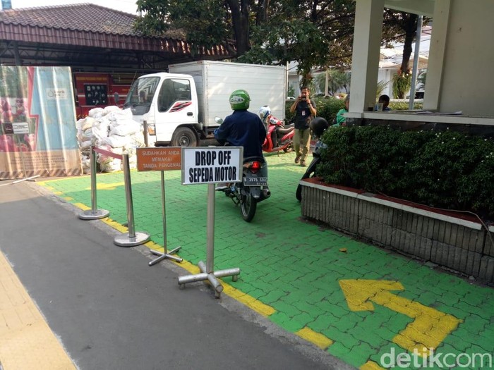 Foto: Penampakan Drop Off Ojol yang Diinstruksikan Anies