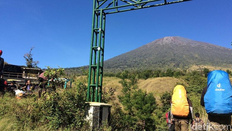 Tentang 4 Jalur Pendakian Resmi Gunung Rinjani, Apa Saja? Tentang 4 Jalur Pendakian Resmi Gunung Rinjani, Apa Saja?