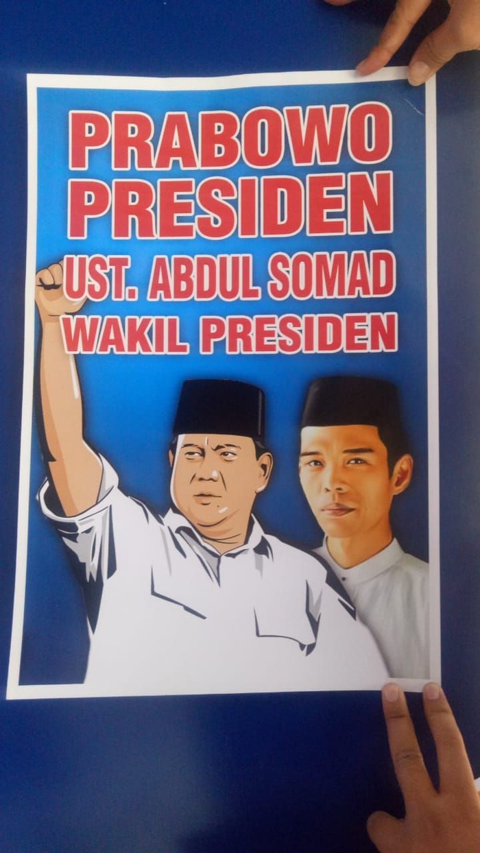Foto: ACTA Pamer Poster Prabowo-Ustaz Abdul Somad