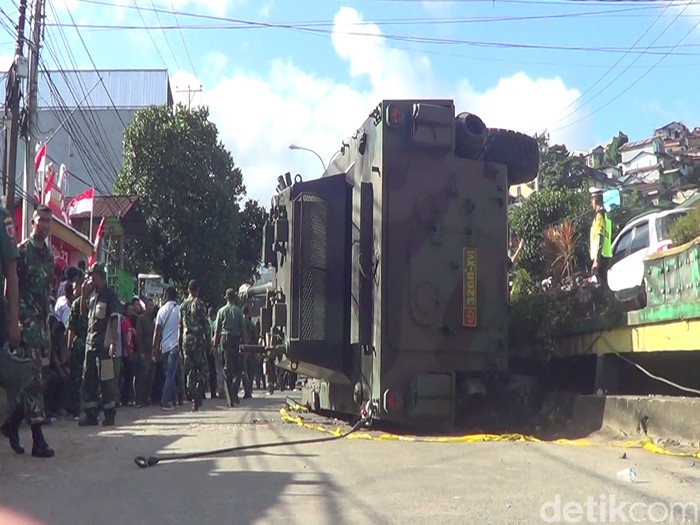 Ini Penampakan Panser Tarantula yang Terguling di Ambon