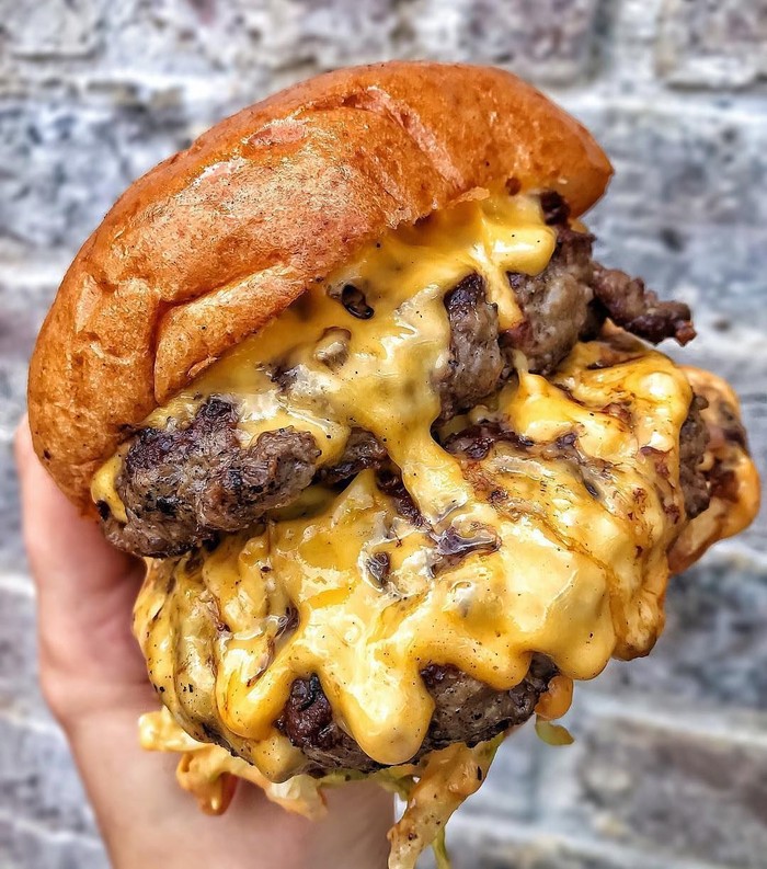 Mantap! 10 Cheeseburger dengan Lelehan Keju Mulur Ini Bikin Ngiler