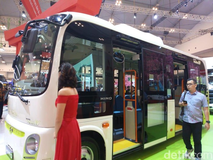 Tampang Bus Listrik Hino Poncho Electric Vehicle