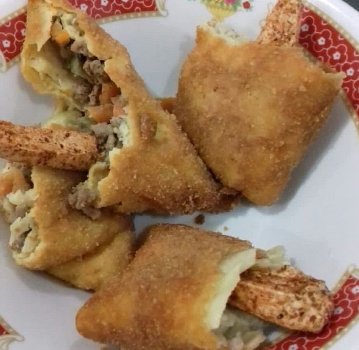 Siapa Mau Ngemil Risoles Aneka Isi yang Gurih Hangat Ini?