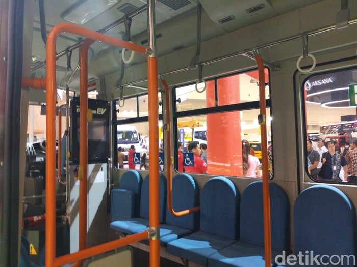 Tampang Bus Listrik Hino Poncho Electric Vehicle