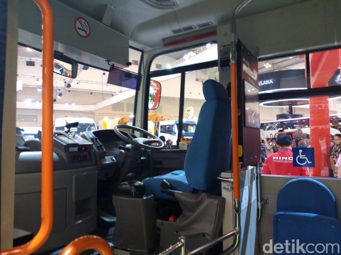 Tampang Bus Listrik Hino Poncho Electric Vehicle