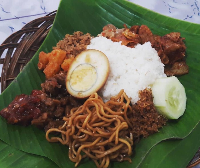 Sarapan Mantap, Nasi Langgi dengan Lauk Empal hingga Telur Dadar