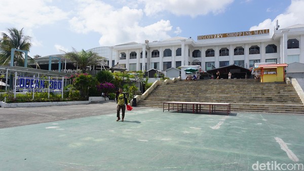 Foto: Tempat Nongkrong Asyik di Pinggir Pantai Kuta Bali