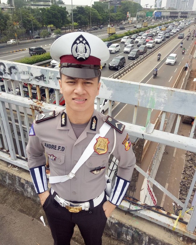 10 Potret Andre Ferdiansyah, Polisi Ganteng yang Bikin Wanita Kesengsem