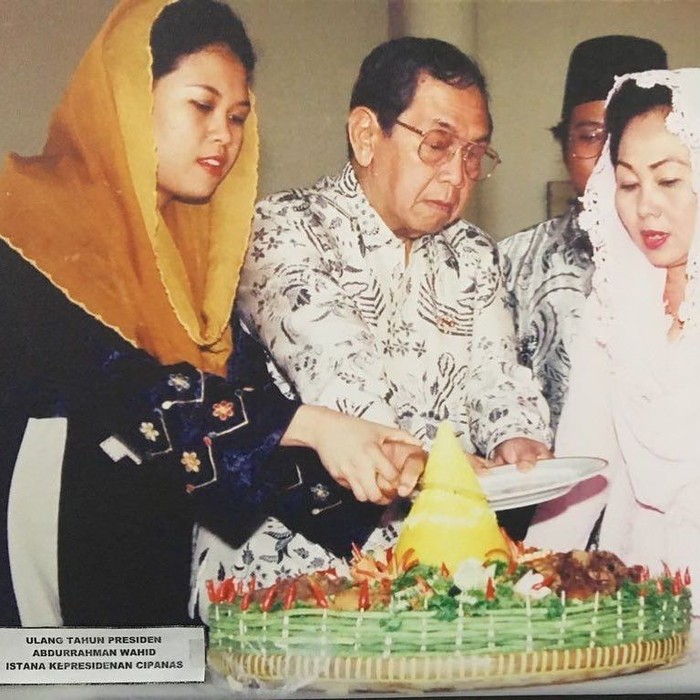 Makan Siang di New York hingga Makan Malam di Istana, Ini Pose Makan ... Makan Siang di New York hingga Makan Malam di Istana, Ini Pose Makan ...