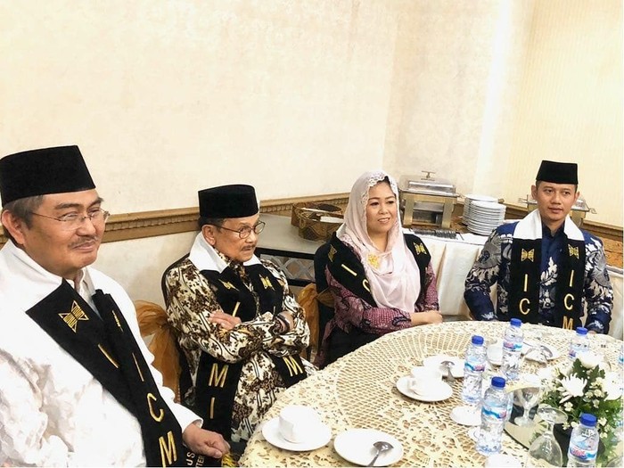 Makan Siang di New York hingga Makan Malam di Istana, Ini Pose Makan ... Makan Siang di New York hingga Makan Malam di Istana, Ini Pose Makan ...