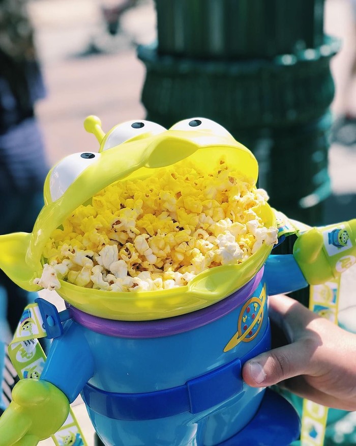 Gemas! 10 Popcorn Bucket Unik Ini Cuma Ada di Disneyland
