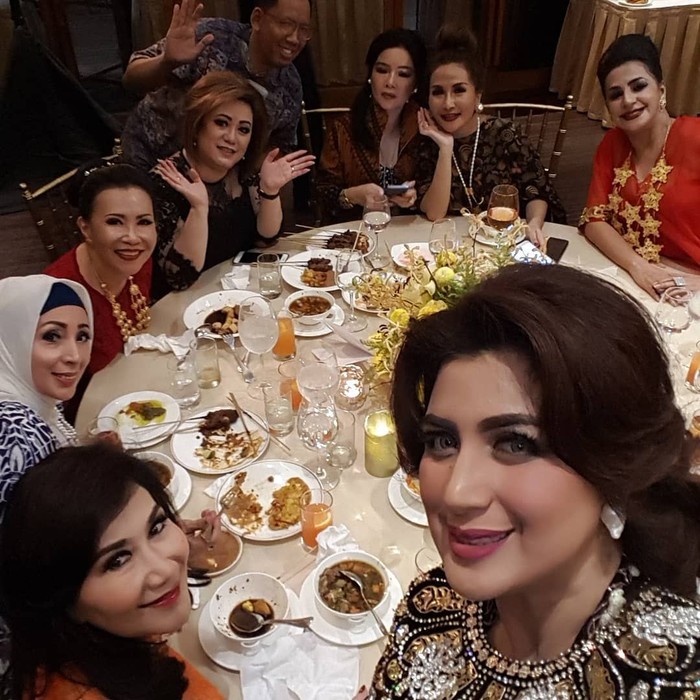 10 Gaya Kulineran Istri Fadel Muhammad bersama Ani Yudhoyono hingga ...