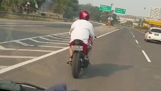Menimbang Wacana Motor Masuk Tol Halaman 3
