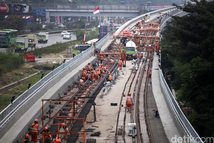 Rel LRT Jabodebek Dipasang, Ini Lho Penampakannya
