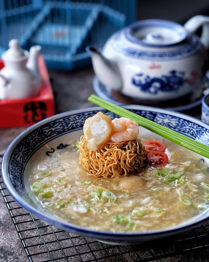 I Fu Mie Berkuah Kental Ini Bikin Makan Siang Makin Mantap