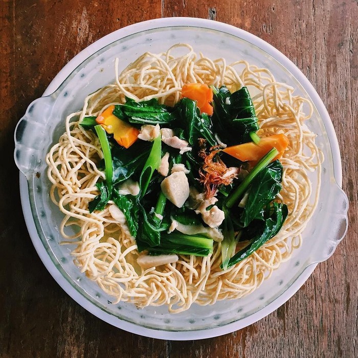 I Fu Mie Berkuah Kental Ini Bikin Makan Siang Makin Mantap