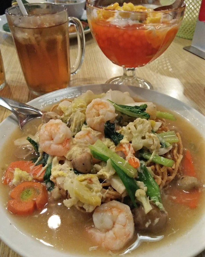 I Fu Mie Berkuah Kental Ini Bikin Makan Siang Makin Mantap