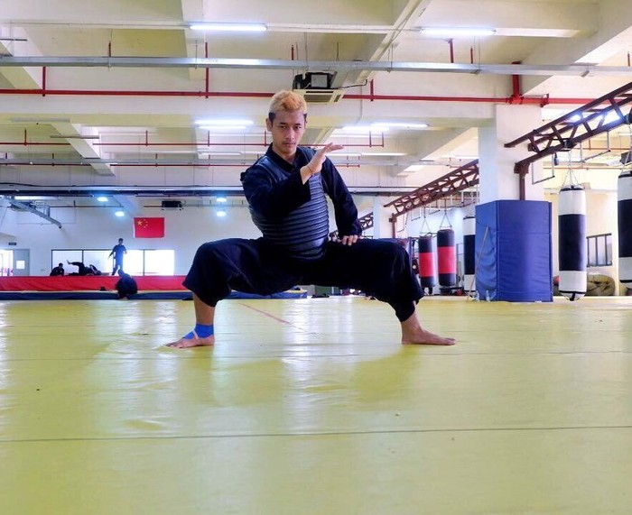 Tubuh Kekar Hanifan, Atlet Pencak Silat yang Bikin Jokowi Prabowo Pelukan