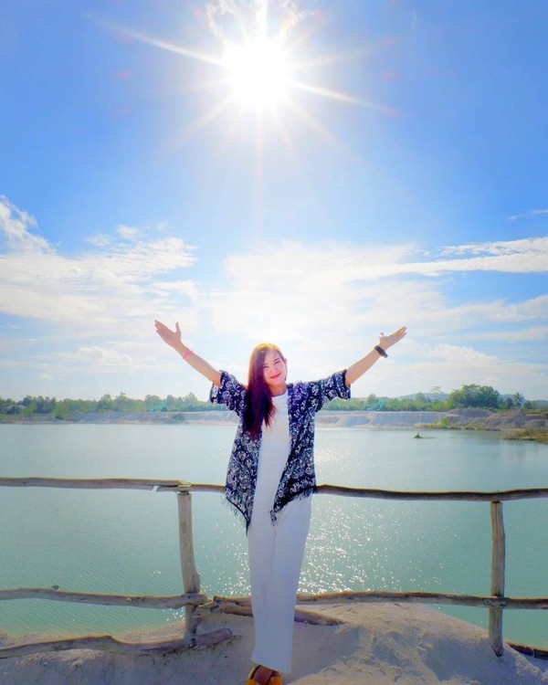 Foto Liburan Wewey Wita, Si Cantik Jago Silat Peraih Emas