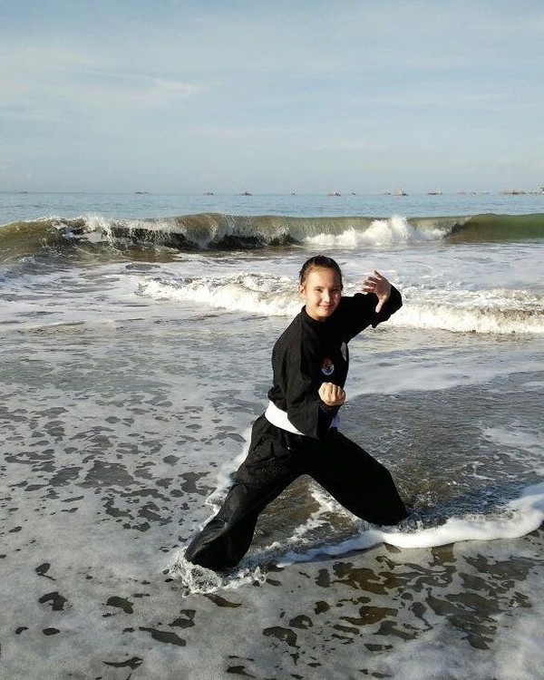 Foto Liburan Wewey Wita, Si Cantik Jago Silat Peraih Emas