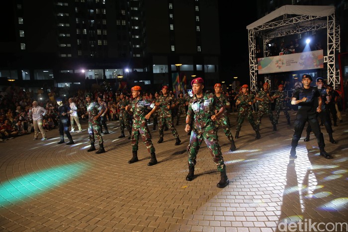 TNI-Polri Goyang Poco-poco di Pesta Atlet Asian Games