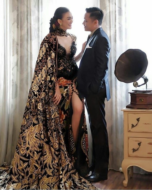 Foto: Gaya Glamor Puteri Indonesia Kezia Warouw saat Dinikahi Polisi