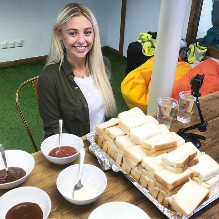 Yuk! Kenalan Sama Jawara Makan Seksi dari Inggris, Kate Ovens