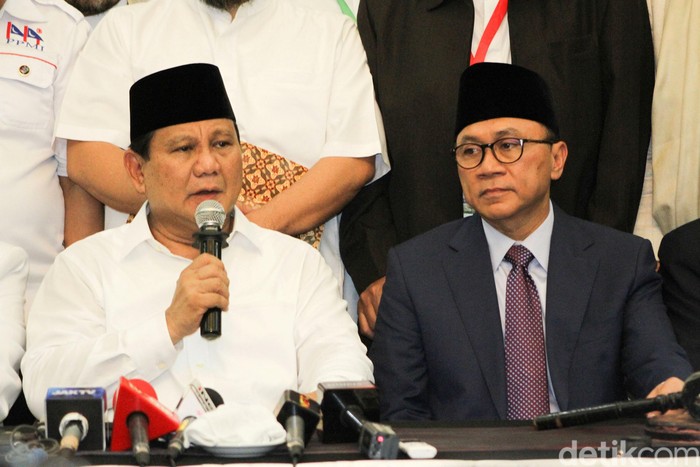 Momen Prabowo dan Ulama Bergandengan Tangan