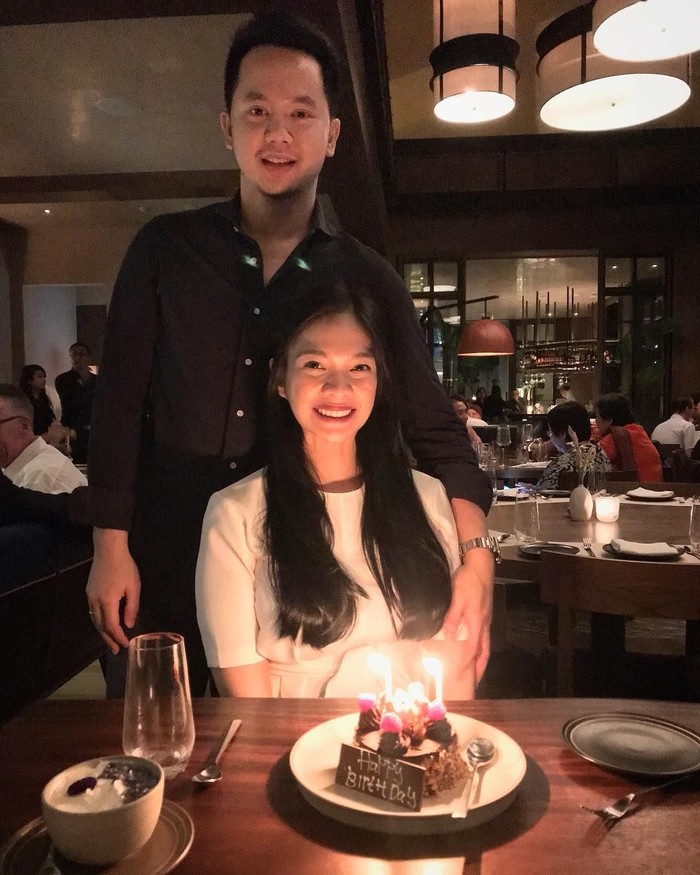 Romantis! Ini Mesty Ariotedjo dan Suami yang Hobi Makan Bareng