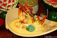 Chef Mama Duu dari Thailand Meracik Kari Kepiting dan Kari Daging di ...