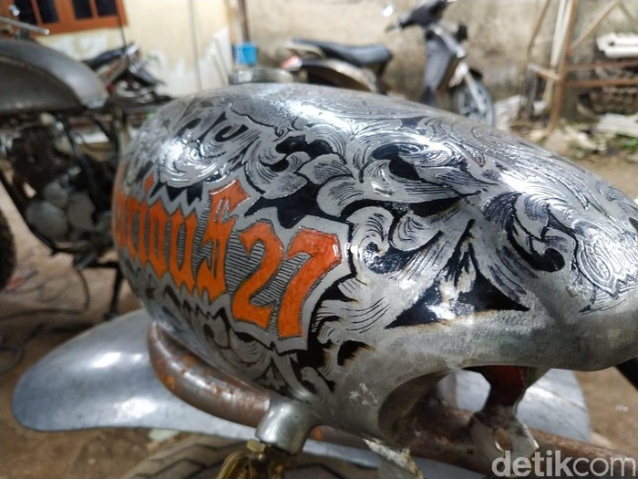 Kerennya Modifikasi Tangki Motor Lewat Sentuhan Batik