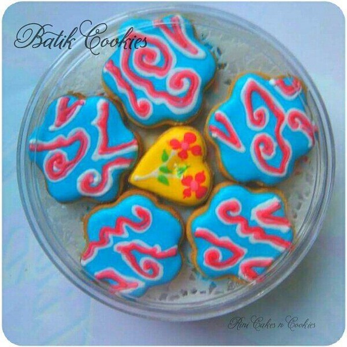 Selamat Hari Batik Nasional! Lihat 10 Cookies Motif Batik yang Artistik ...